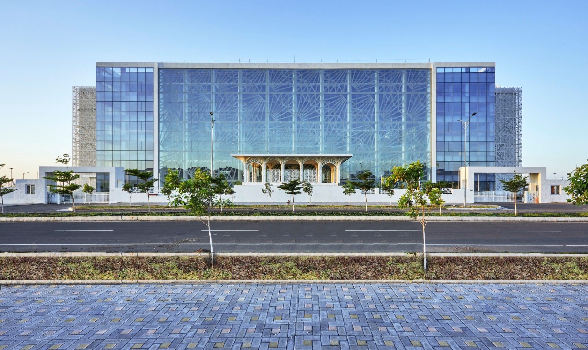 Auric Hall Office Building | IMK Architects - Arch2O.com