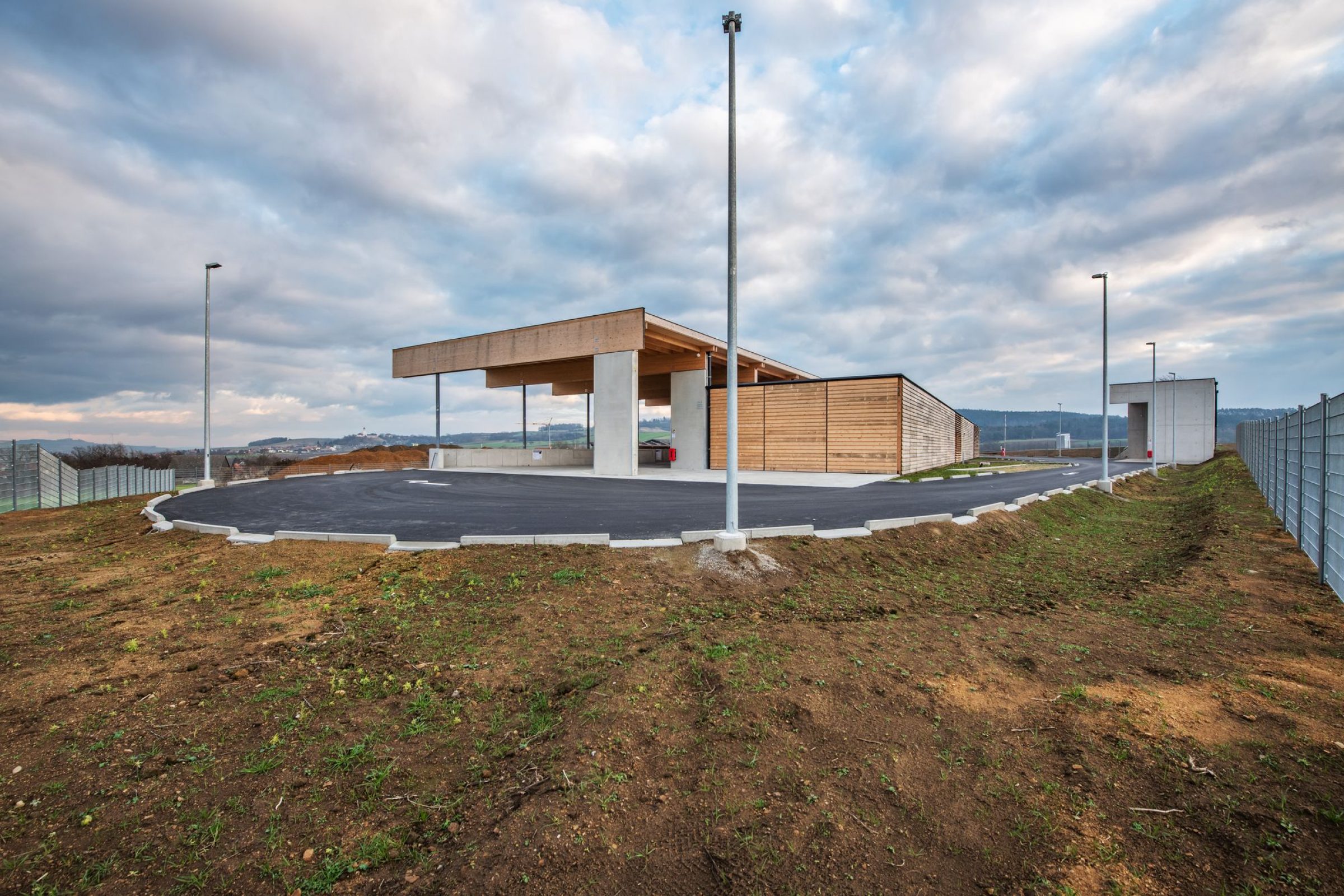 Collection Center for Recyclable Materials | RUHM - Arch2O