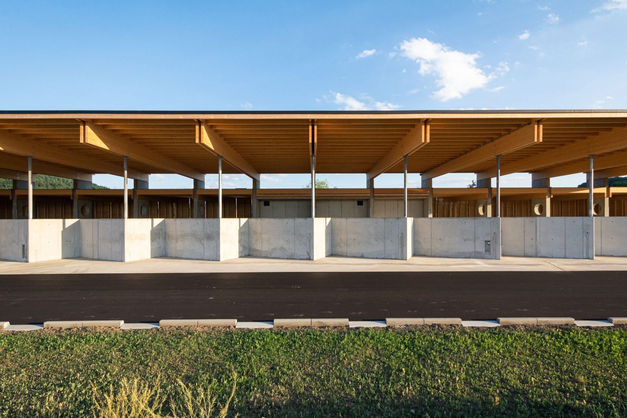 Collection Center for Recyclable Materials | RUHM - Arch2O