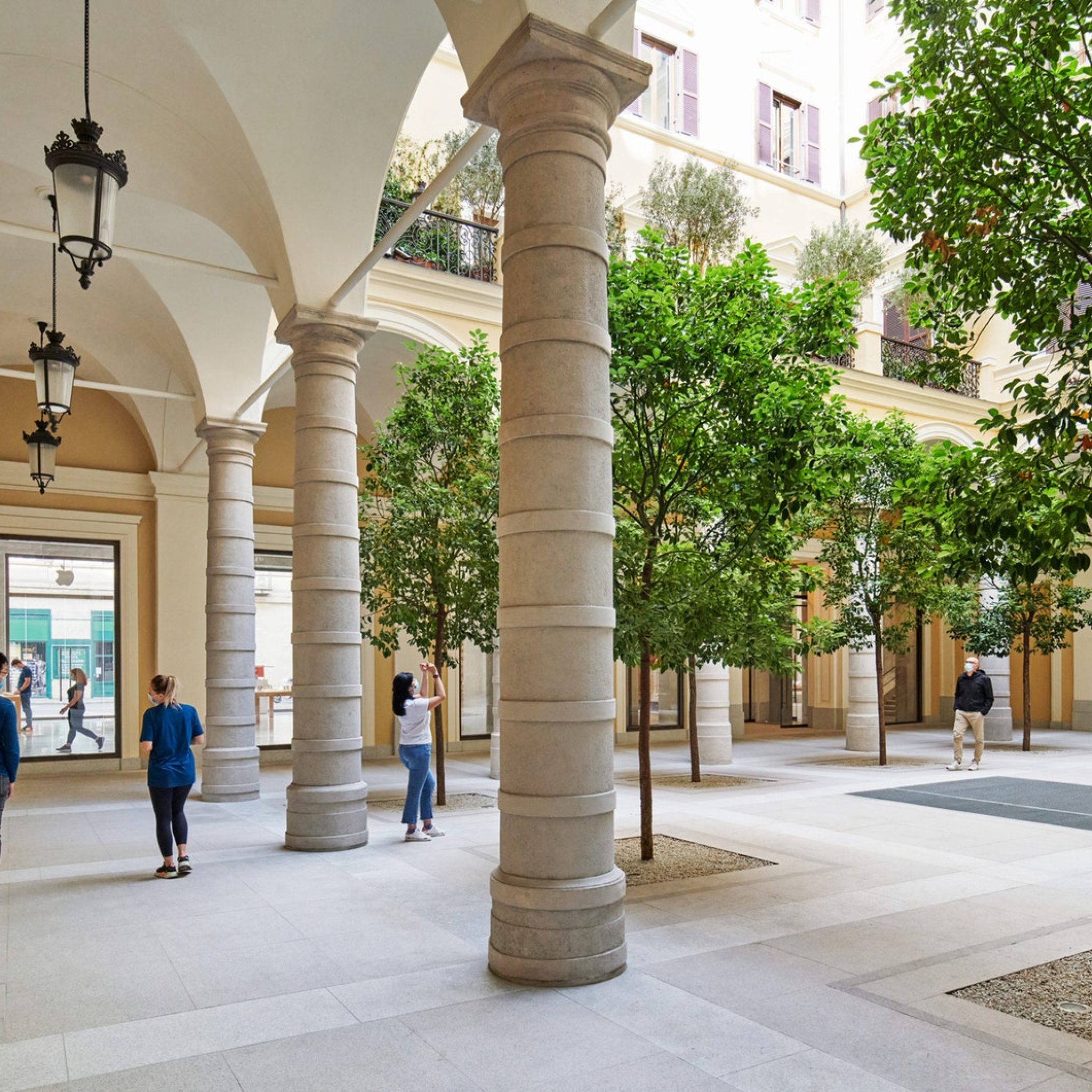 Foster + Partners: Apple Via Del Corso opens in the heart of historic Rome
