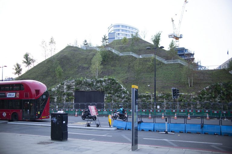 MVRDV Defends Marble Arch Mound After Critics Called it a “Slag Heap”