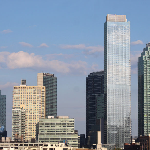 Fully Complete Skyline Tower Is Now the Tallest Building in Queens ...