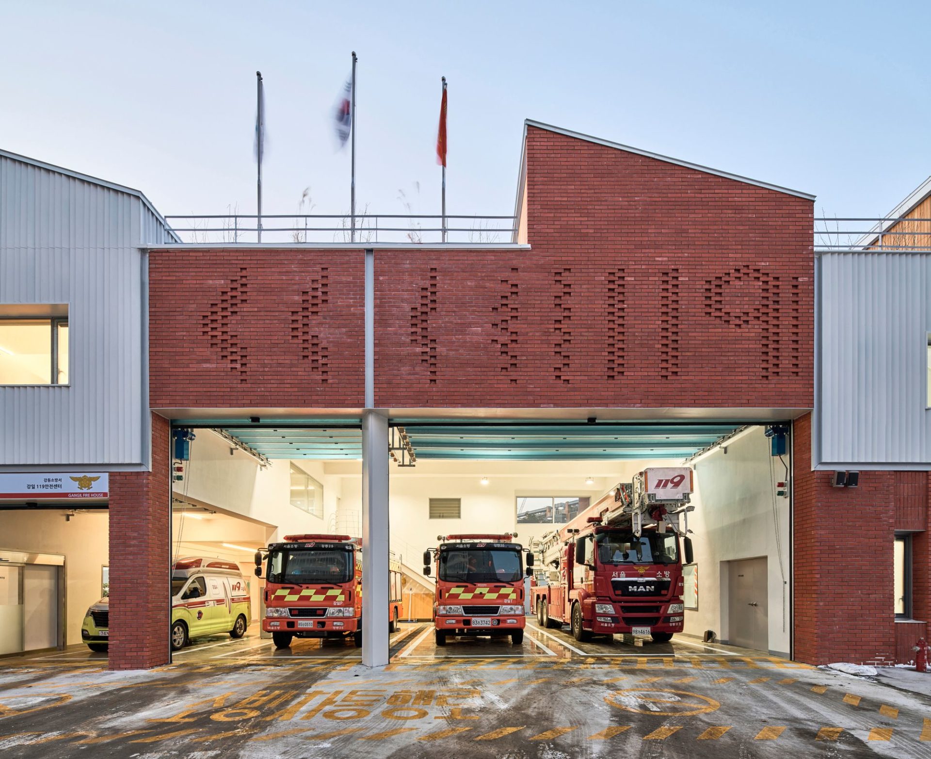 Gangil 119 Fire Station | OA-Lab - Arch2O.com