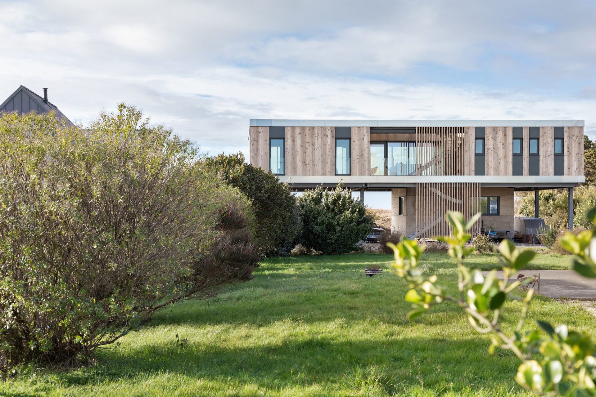 Stilt House l B.HOUSSAIS Architecture-Arch2O.com