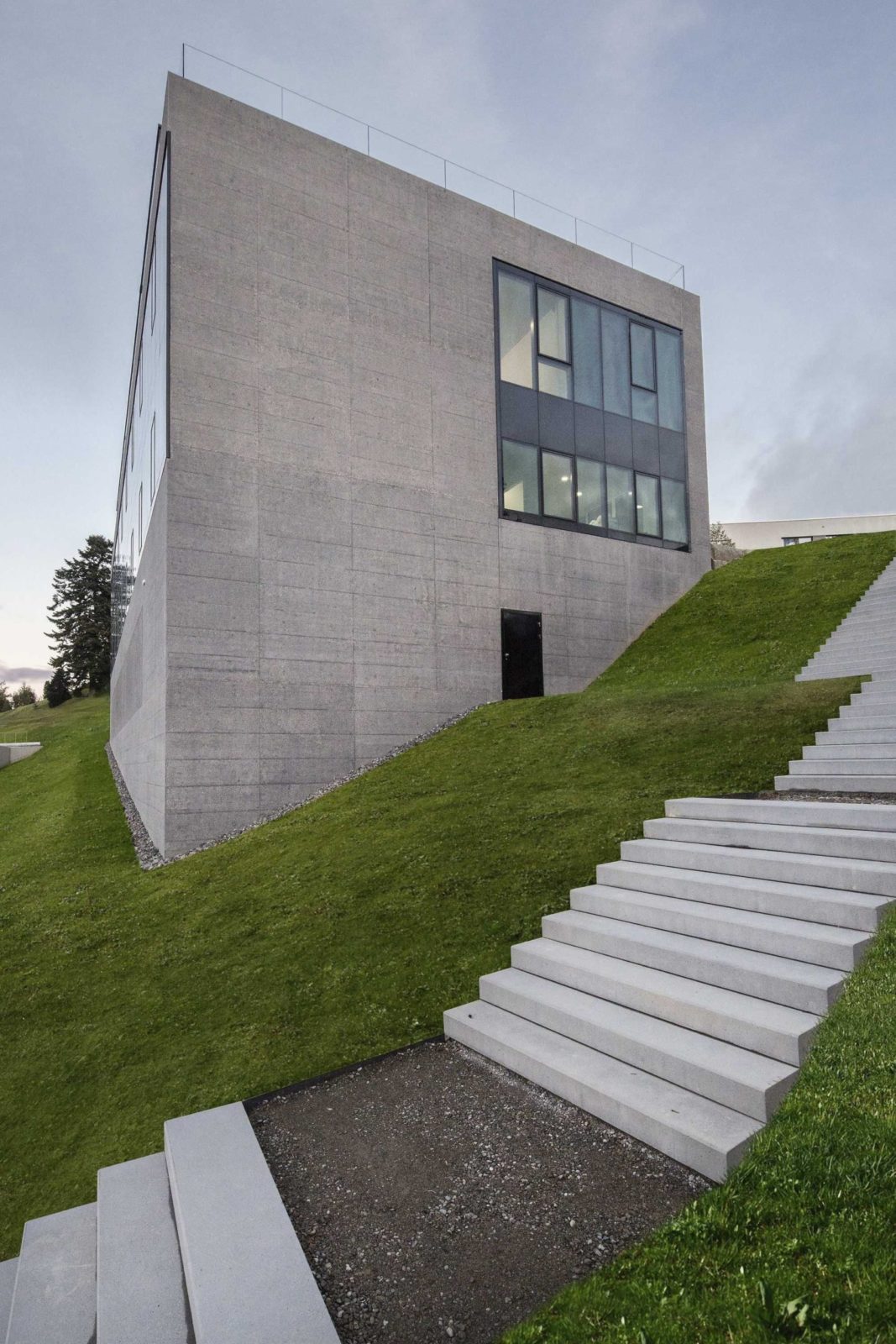 The Advantages of Pigmented Concrete in Architecture-Arch2O