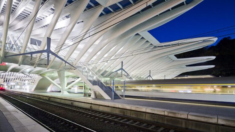 5 Long-Span Structures with Awesome Roofs That Defy Gravity - Arch2O.com