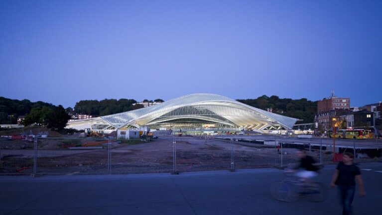 5 Long-Span Structures with Awesome Roofs That Defy Gravity - Arch2O.com