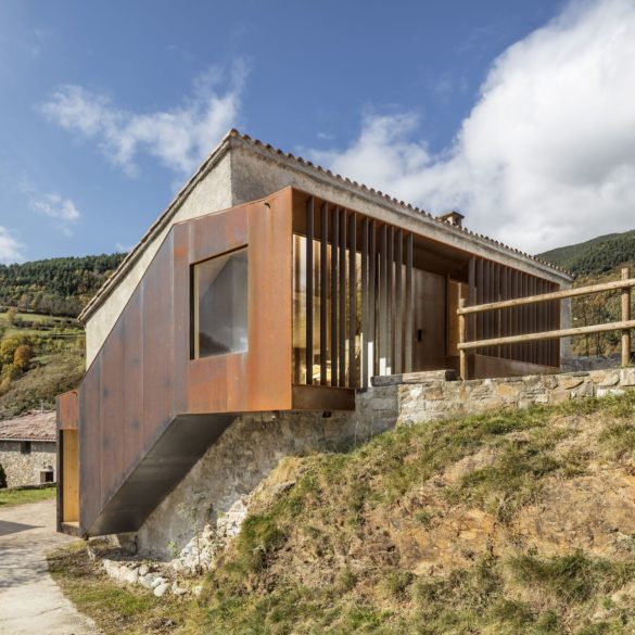 Threshold Stairs House | Comas-Pont arquitectes - Arch2O.com