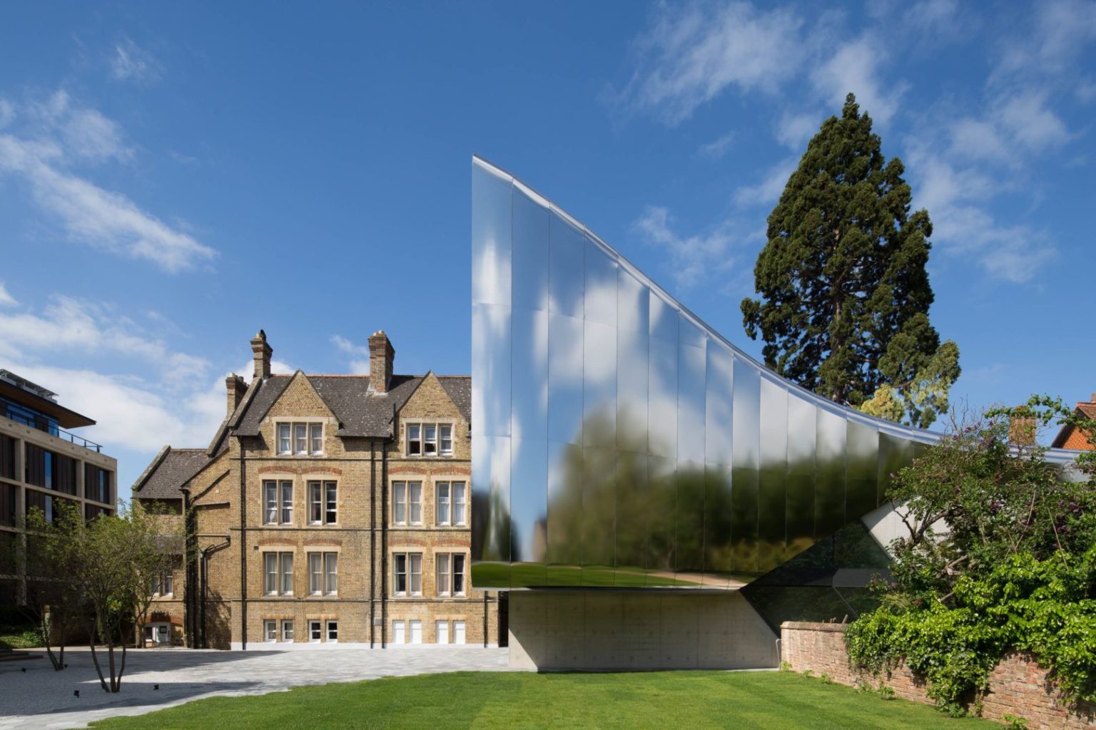 On Her Birthday: 10 of Zaha Hadid's Remarkable Award-Winning ...