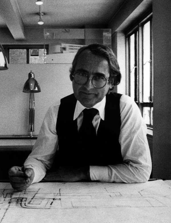 On His Birthday:10 of Richard Meiers' Impressive Buildings