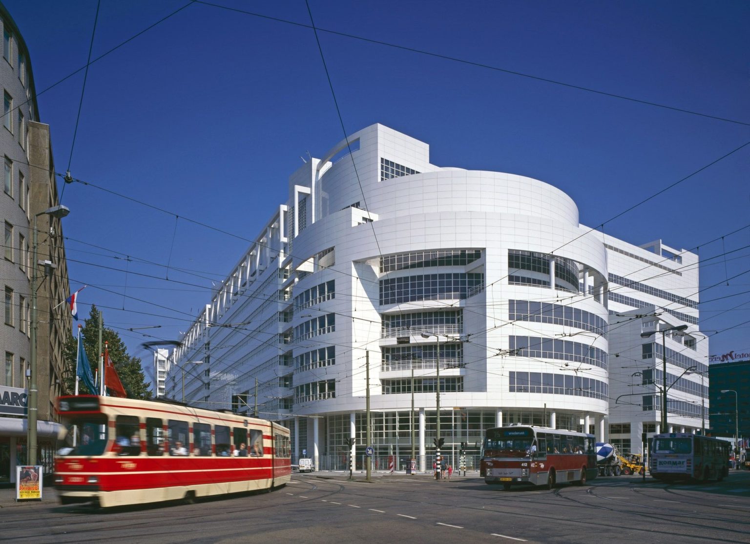 On His Birthday:10 of Richard Meiers' Impressive Buildings