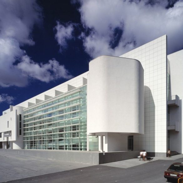 On His Birthday:10 of Richard Meiers' Impressive Buildings