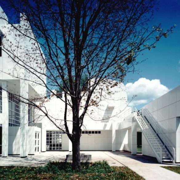 On His Birthday:10 of Richard Meiers' Impressive Buildings