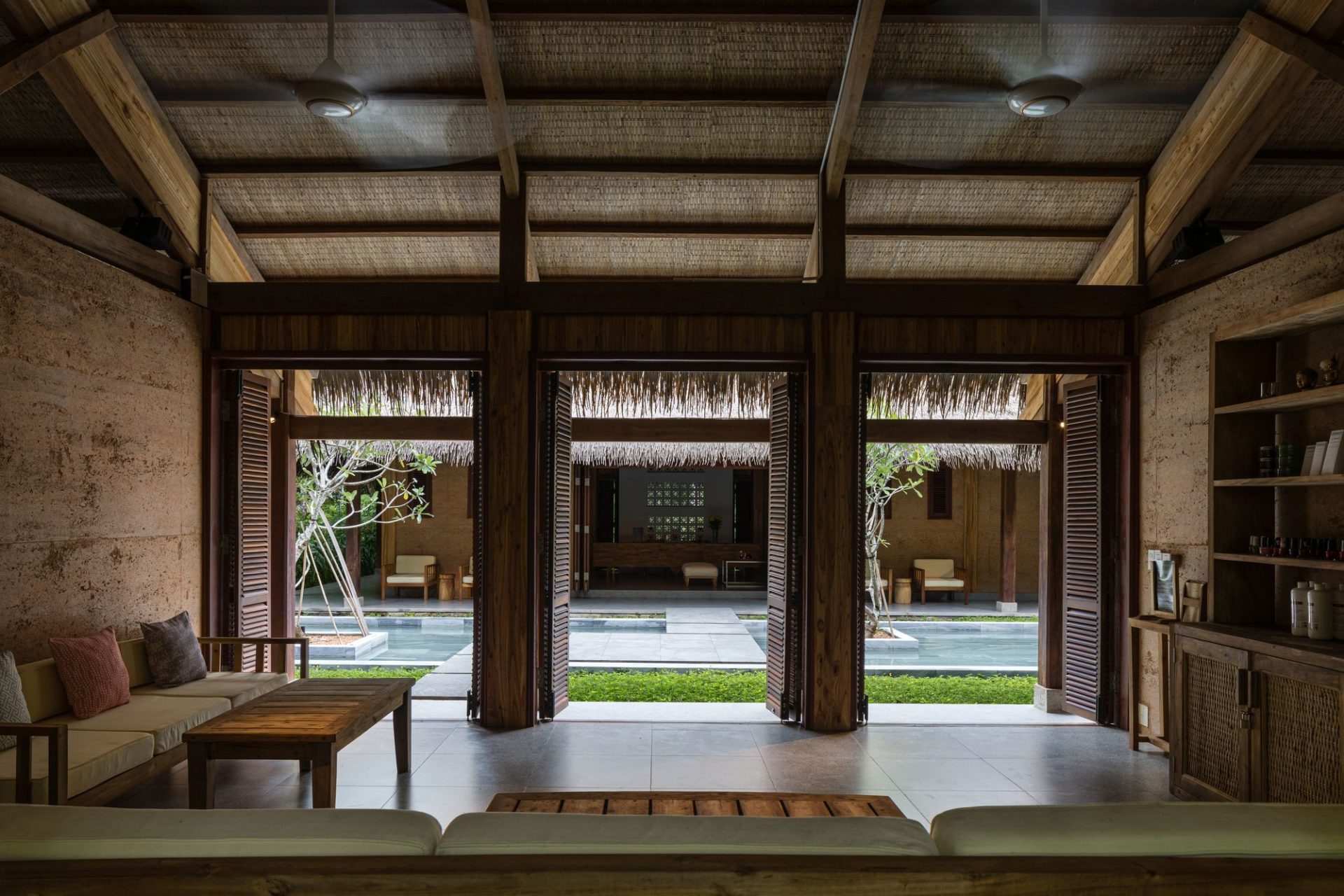 7 Impressive Pivoting Doors to Make a Grand Entrance! – Arch2O.com