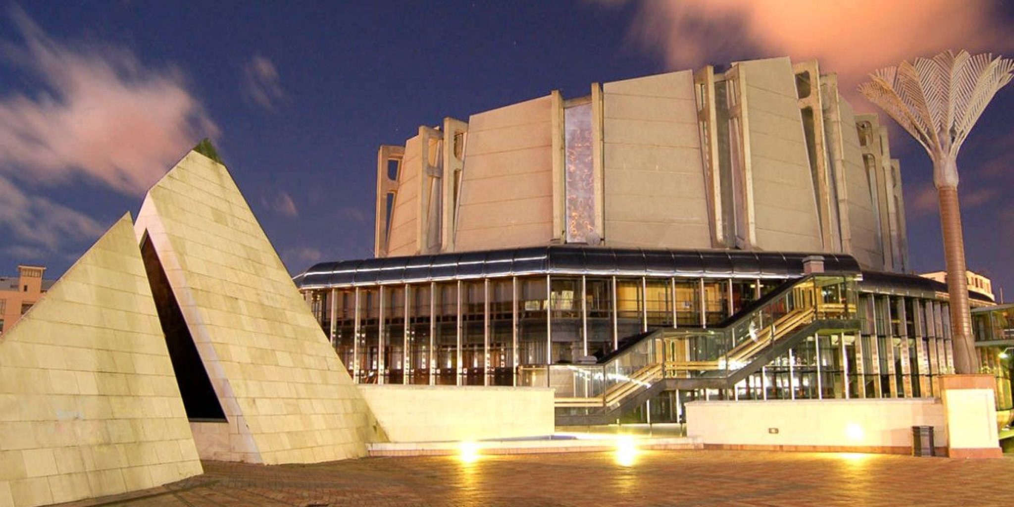 What did Miles Warren add to the field of architecture during 93 years ...