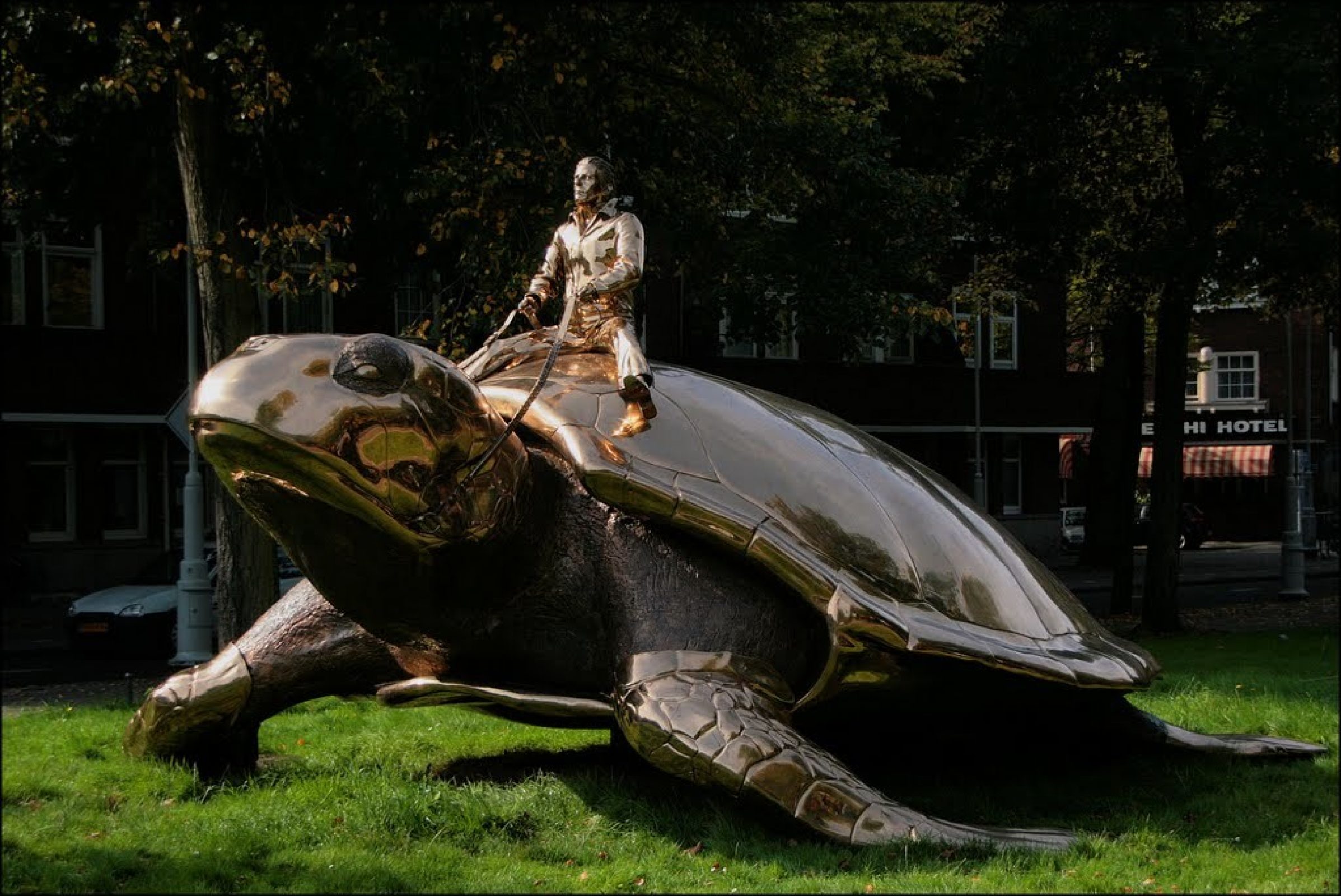 20 of The Strangest Sculpture Art Spots and Buildings Worldwide ...