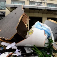 In a Horrific Tragedy, the Massive Aquarium "AquaDom" in Berlin Bursts ...