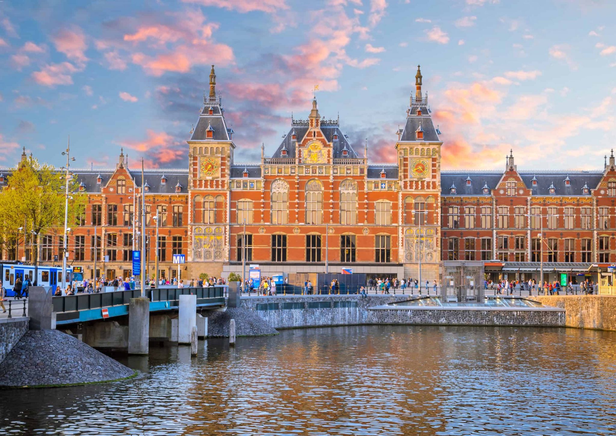 Amsterdam Architecture: 27 Awe-inspiring Places to Soothe Your Inner ...