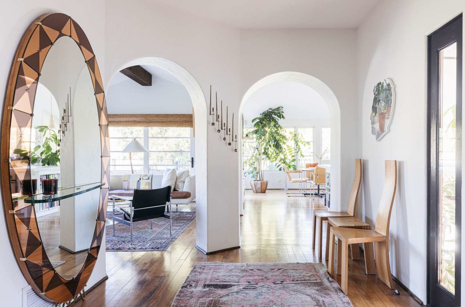 Decorating With Mirrors: 15 Creative Ways to Reflect Light and Space ...