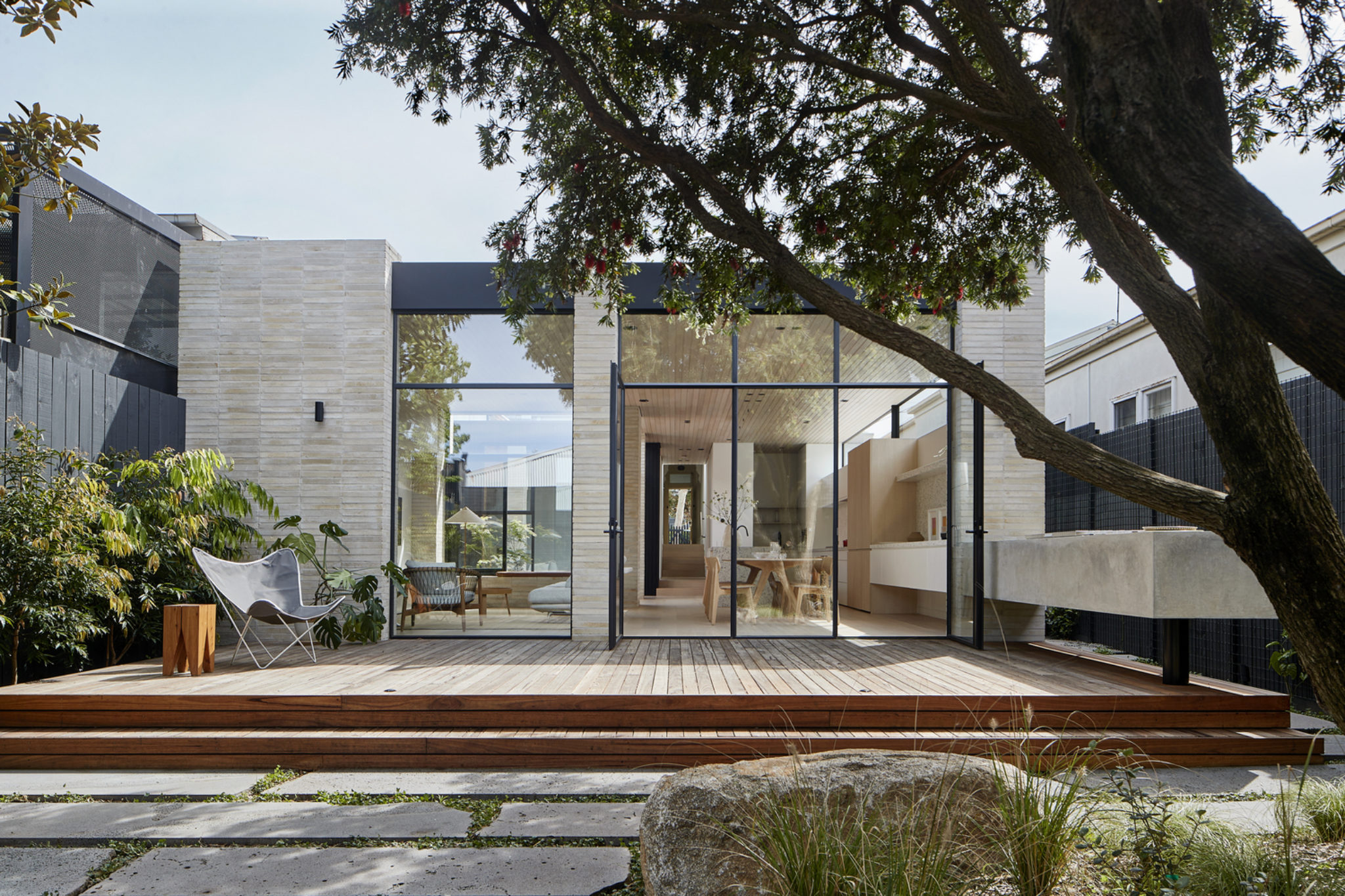 15 Projects That Captivate With Their Glass Extensions' Light-Filled ...