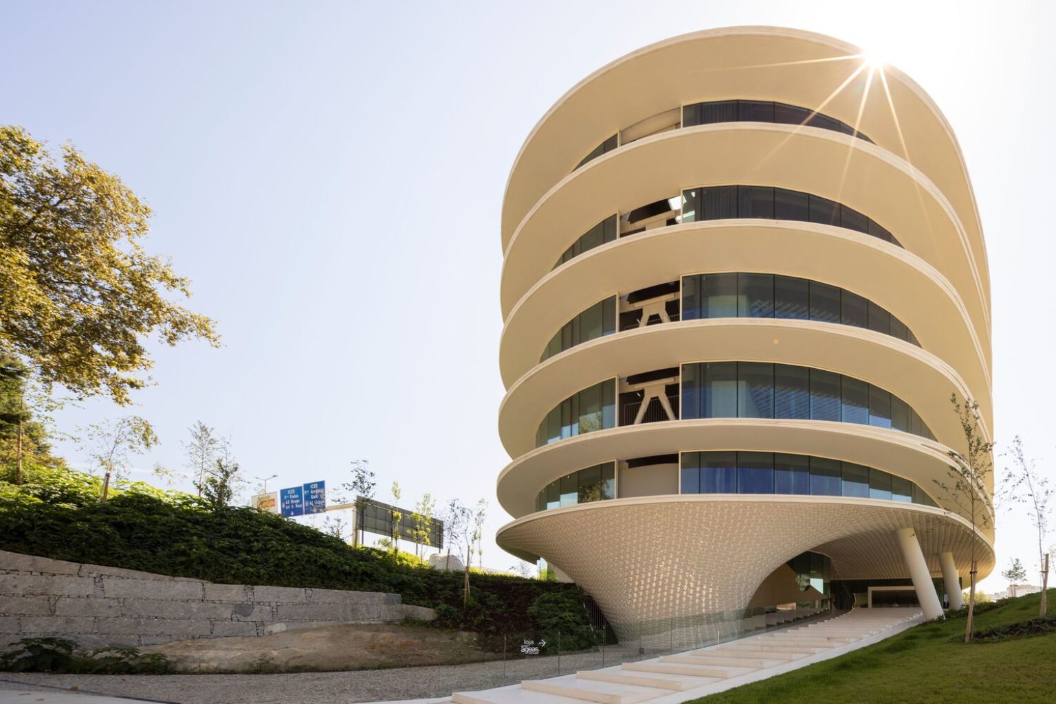 ICON Douro Building l Luís Pedro Silva, arquitecto Lda - Arch2O.com
