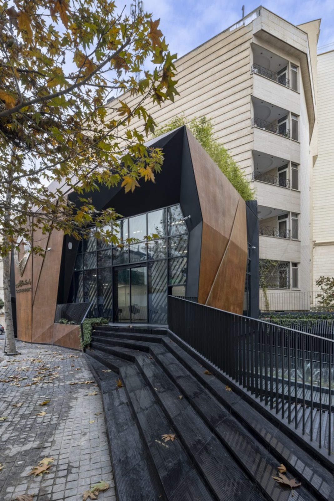 Karafarin Bank l NextOffice–Alireza Taghaboni - Arch2O.com