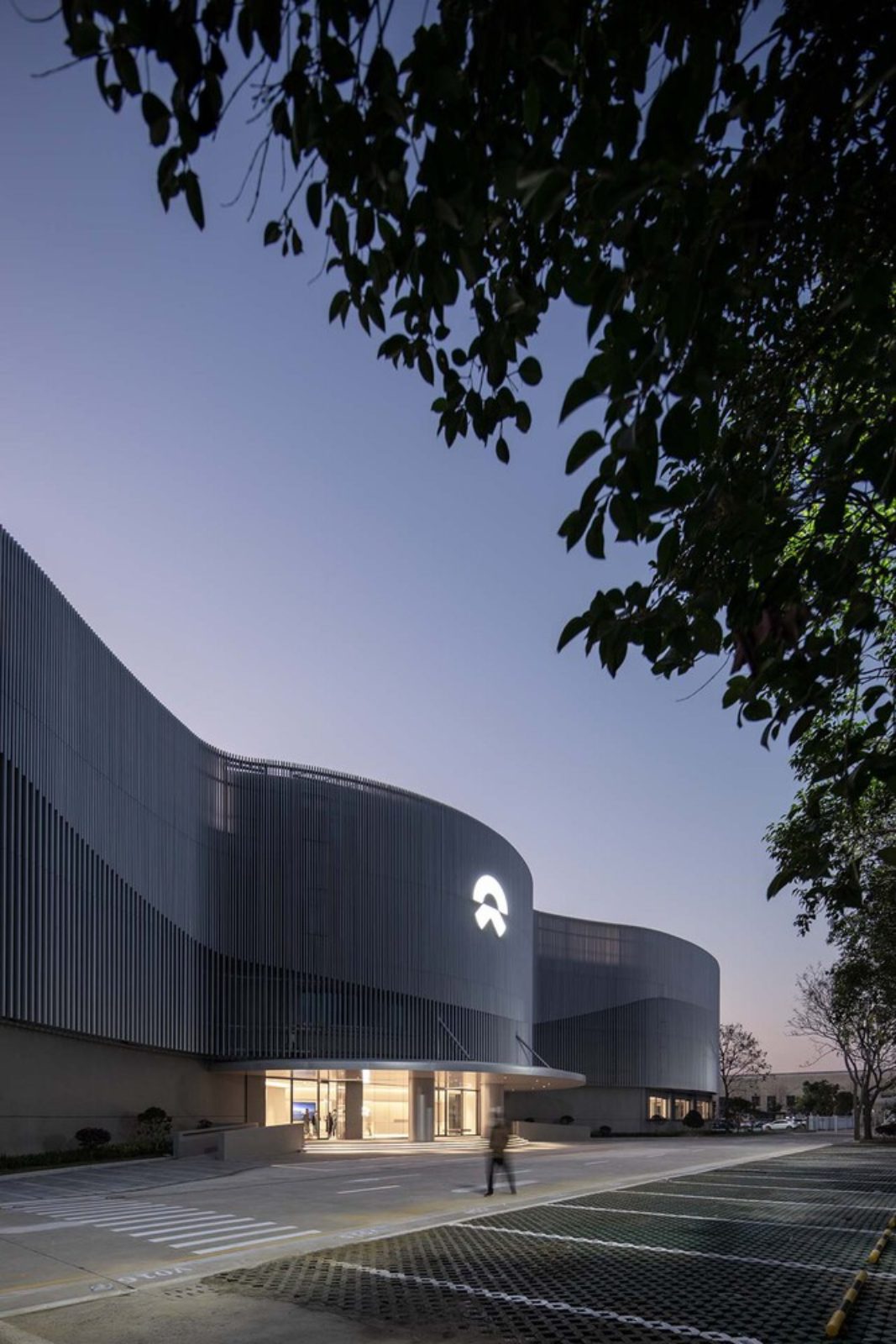 NIO Delivery Center l Kokaistudios - Arch2O.com