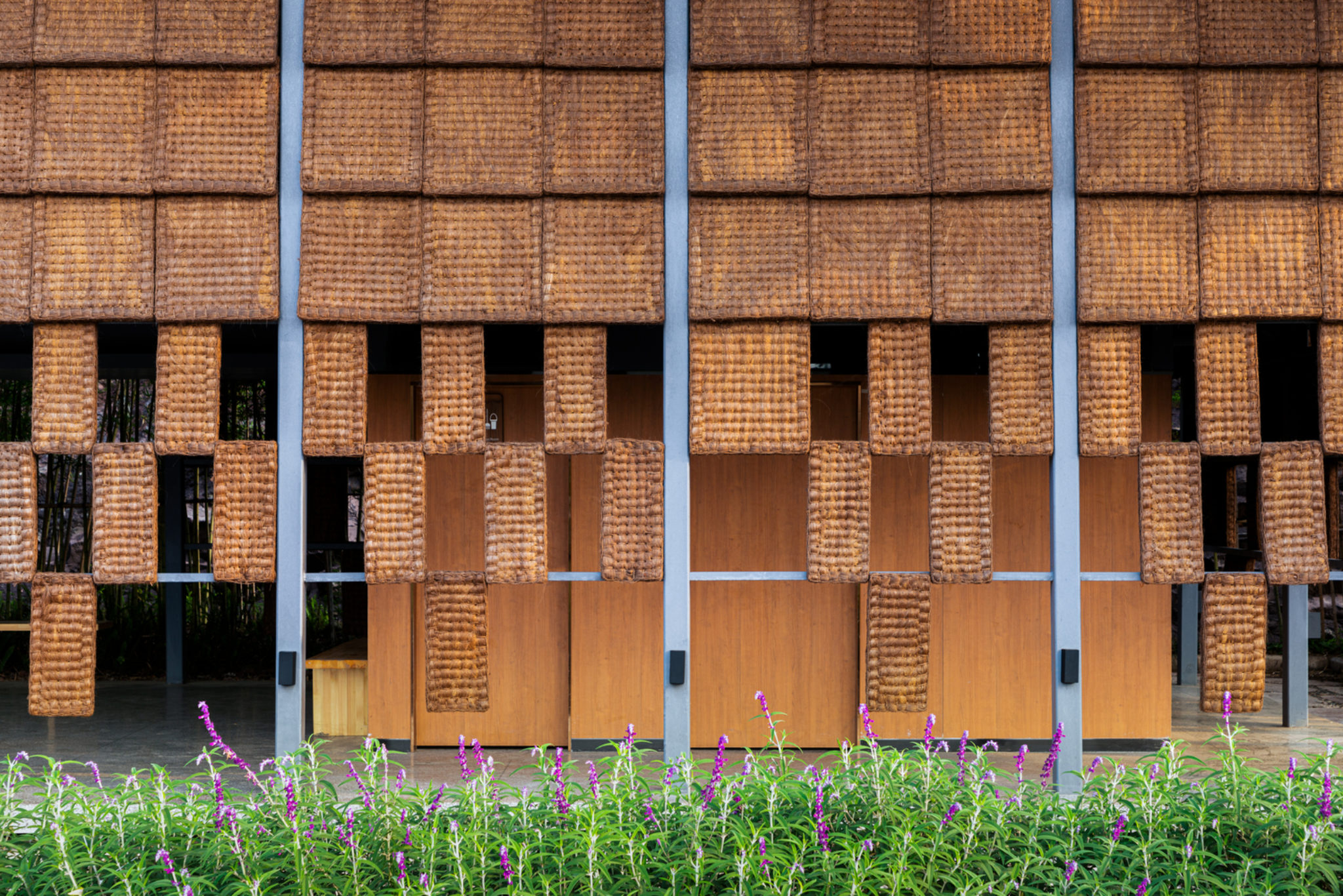 Palm Toilet Facing the Sea of Flowers l Zaixing Architectural Design ...