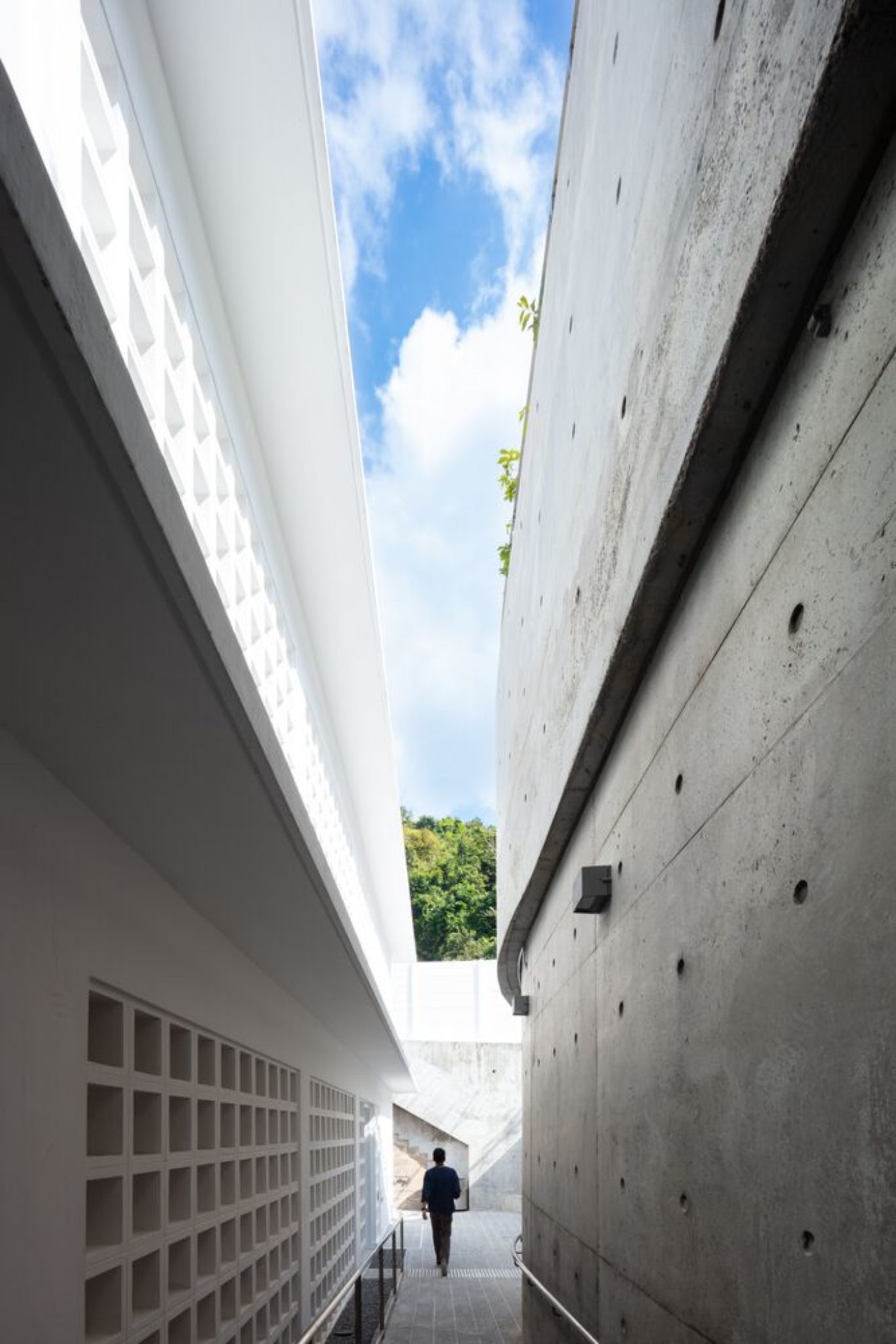 The Hong Kong Jockey Club University of Chicago Academic Complex l ...