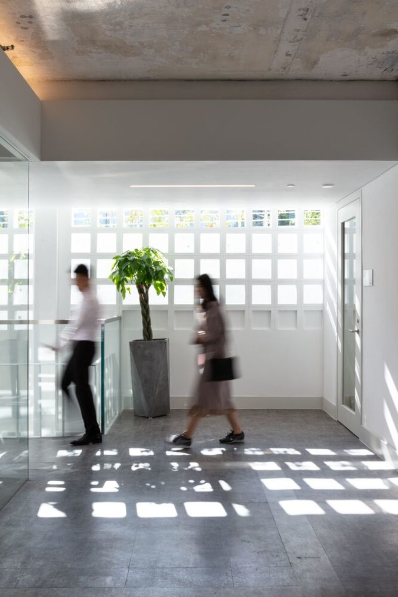 The Hong Kong Jockey Club University of Chicago Academic Complex l ...