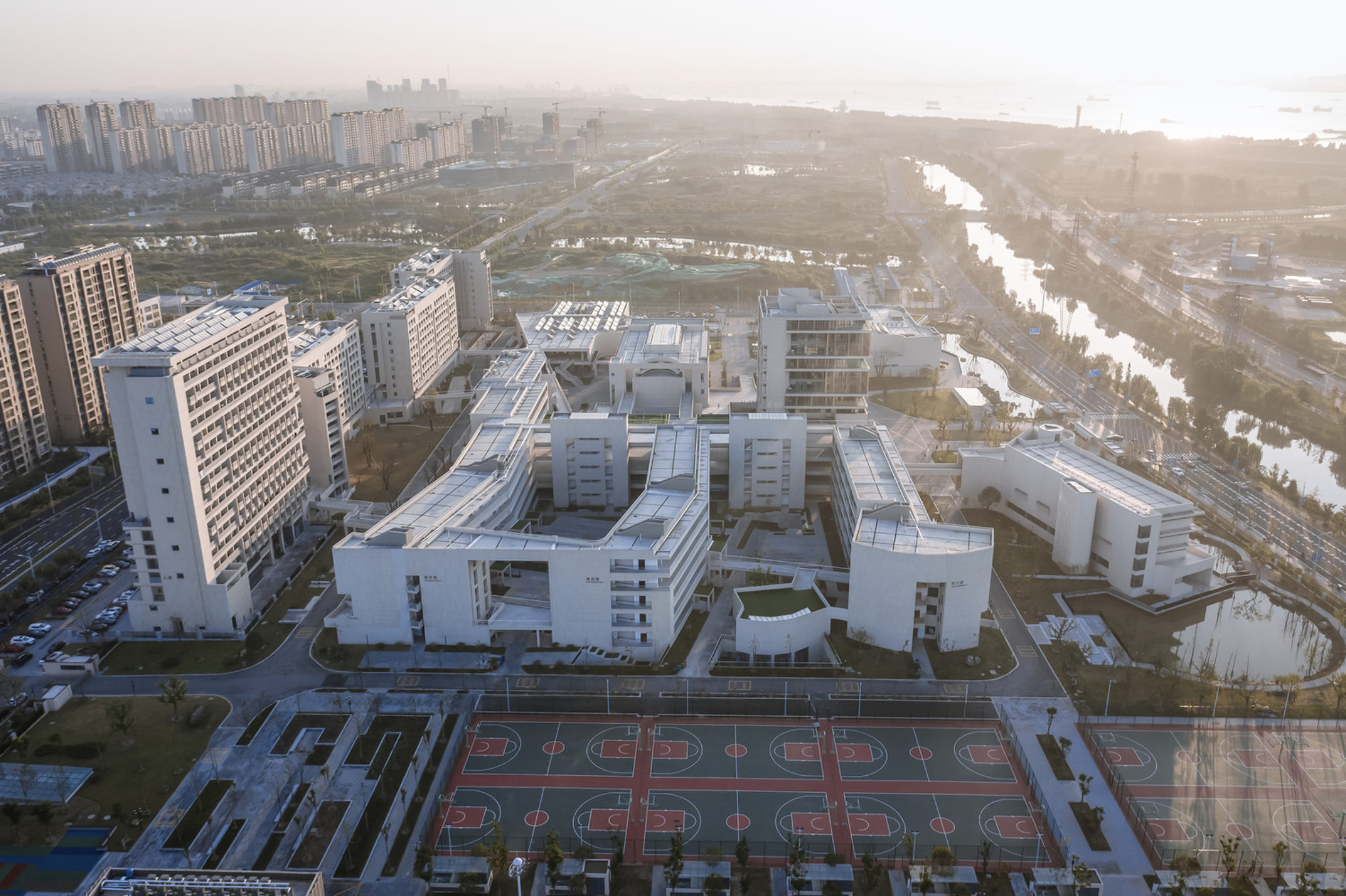 Jiangsu Jingjiang Senior High School New Campus l Zhaohui Rong Studio ...