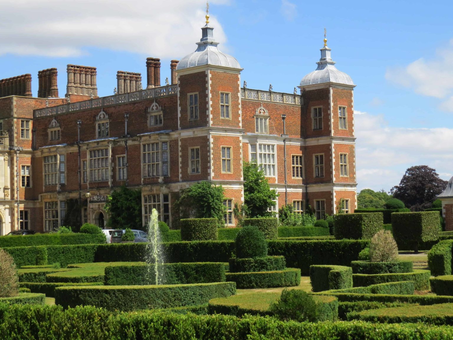 Tudor Architecture: A Fusion of Medieval and Modern Design Excellence ...