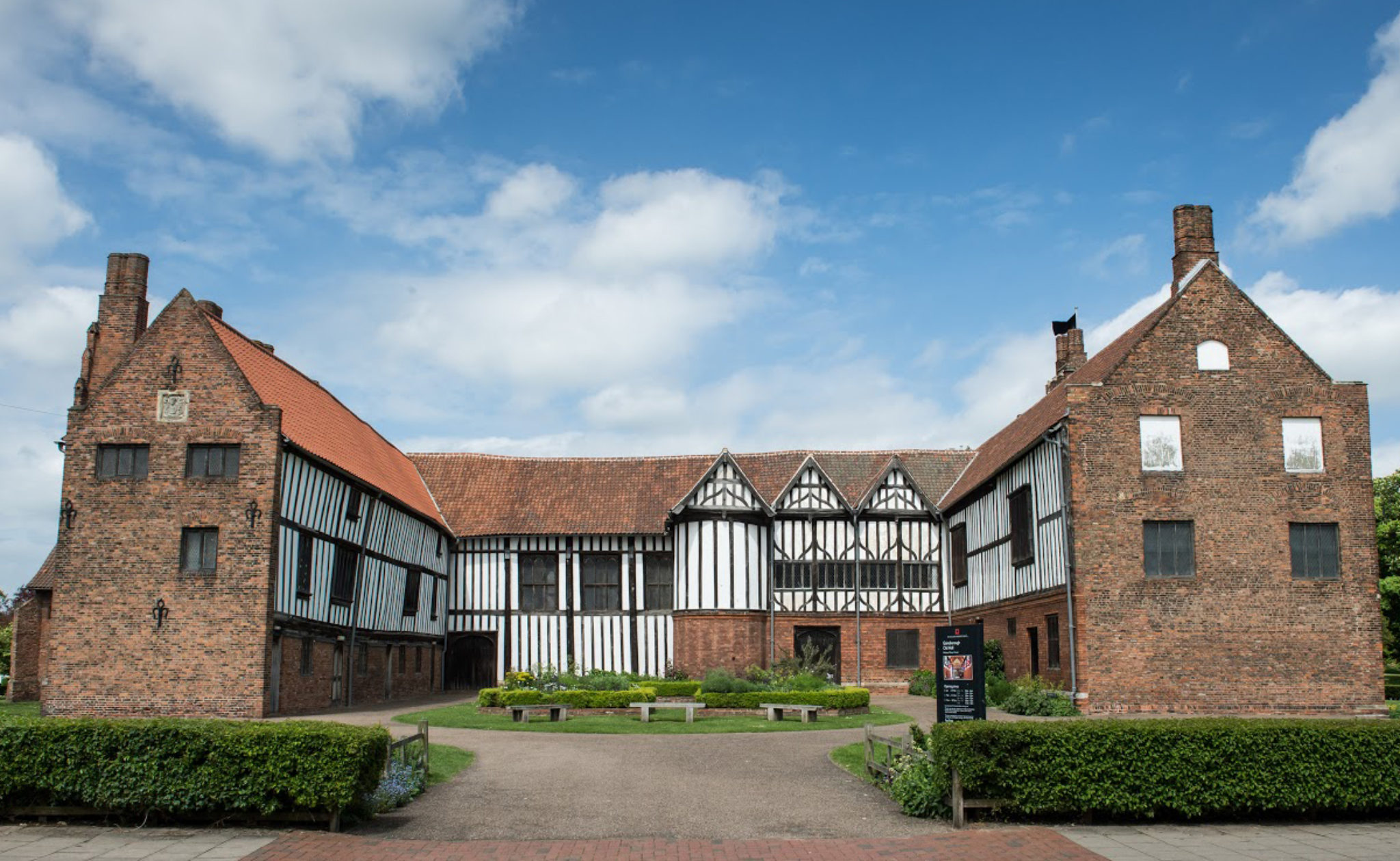 Tudor Architecture: A Fusion of Medieval and Modern Design Excellence ...