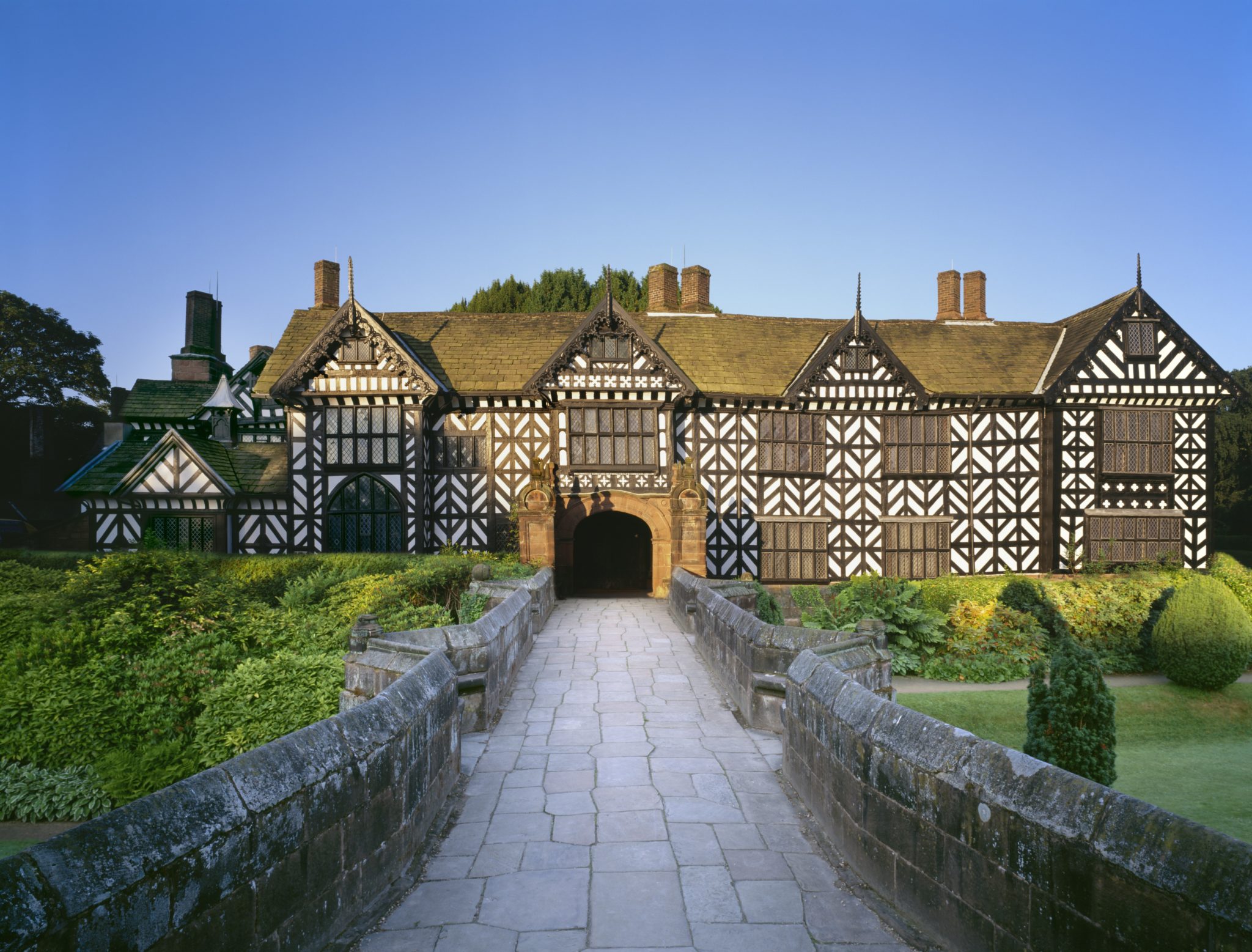 Tudor Architecture: A Fusion of Medieval and Modern Design Excellence ...