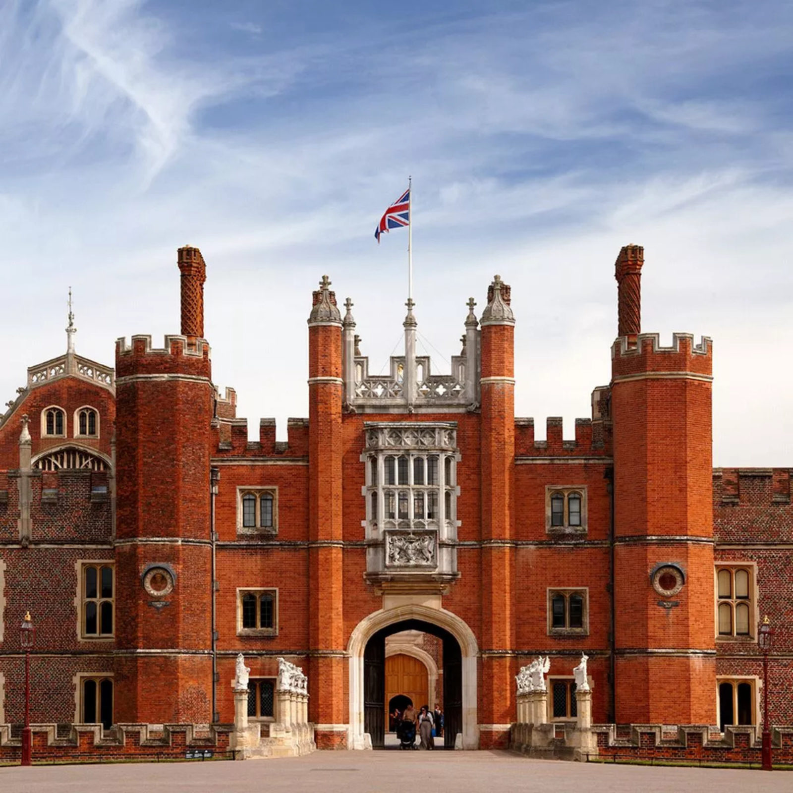 Tudor Architecture: A Fusion of Medieval and Modern Design Excellence ...