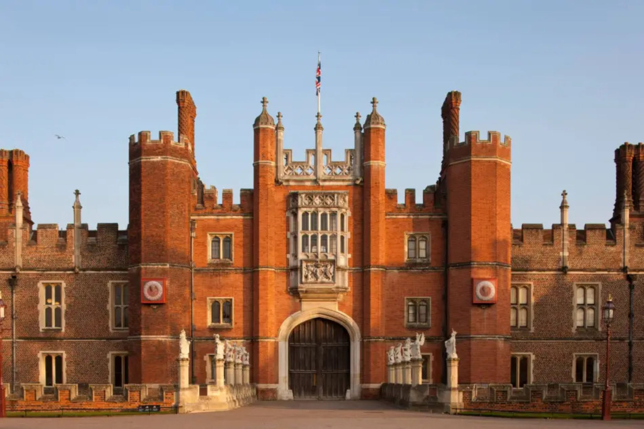 Tudor Architecture: A Fusion of Medieval and Modern Design Excellence ...