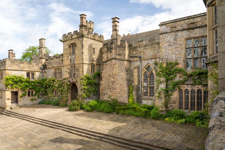 Tudor Architecture: A Fusion of Medieval and Modern Design Excellence ...
