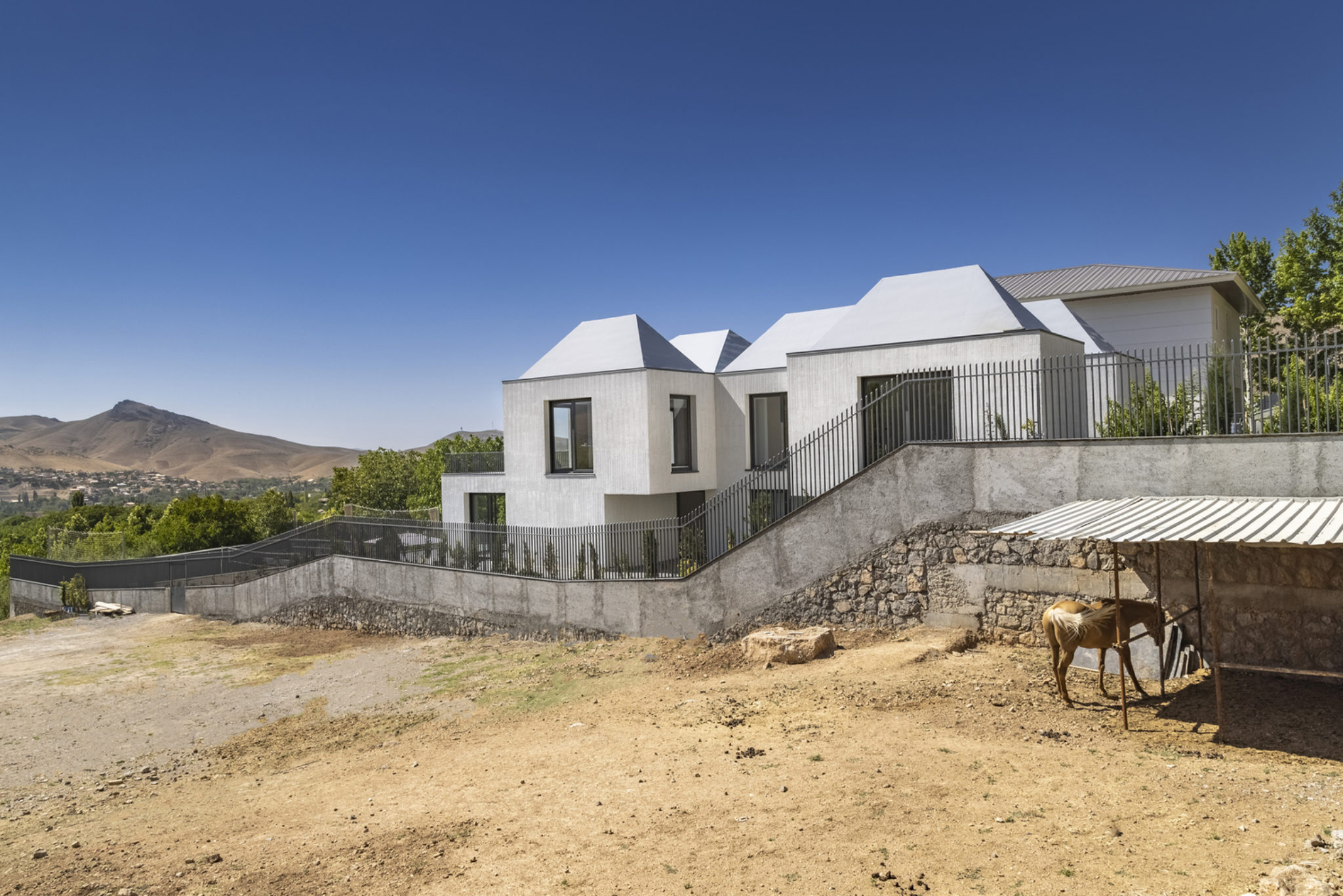 10 Homes, 10 Worlds: A Journey Through Unique Houses Designs - Arch2O.com