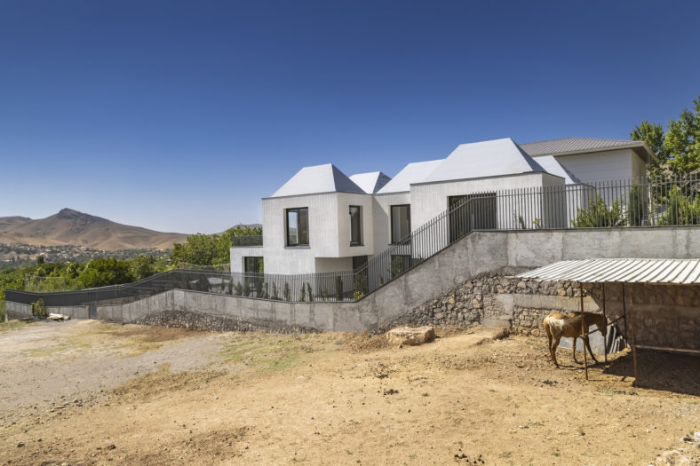 10 Homes, 10 Worlds: A Journey Through Unique Houses Designs - Arch2O.com