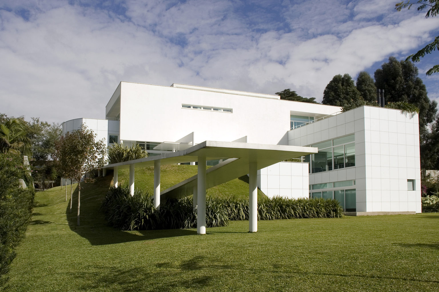 Navigating Inclusion: Essential Considerations for Ramp Design - Arch2O.com