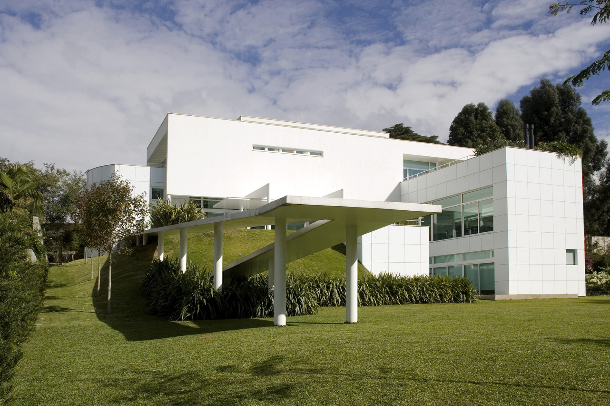 Navigating Inclusion: Essential Considerations for Ramp Design - Arch2O.com