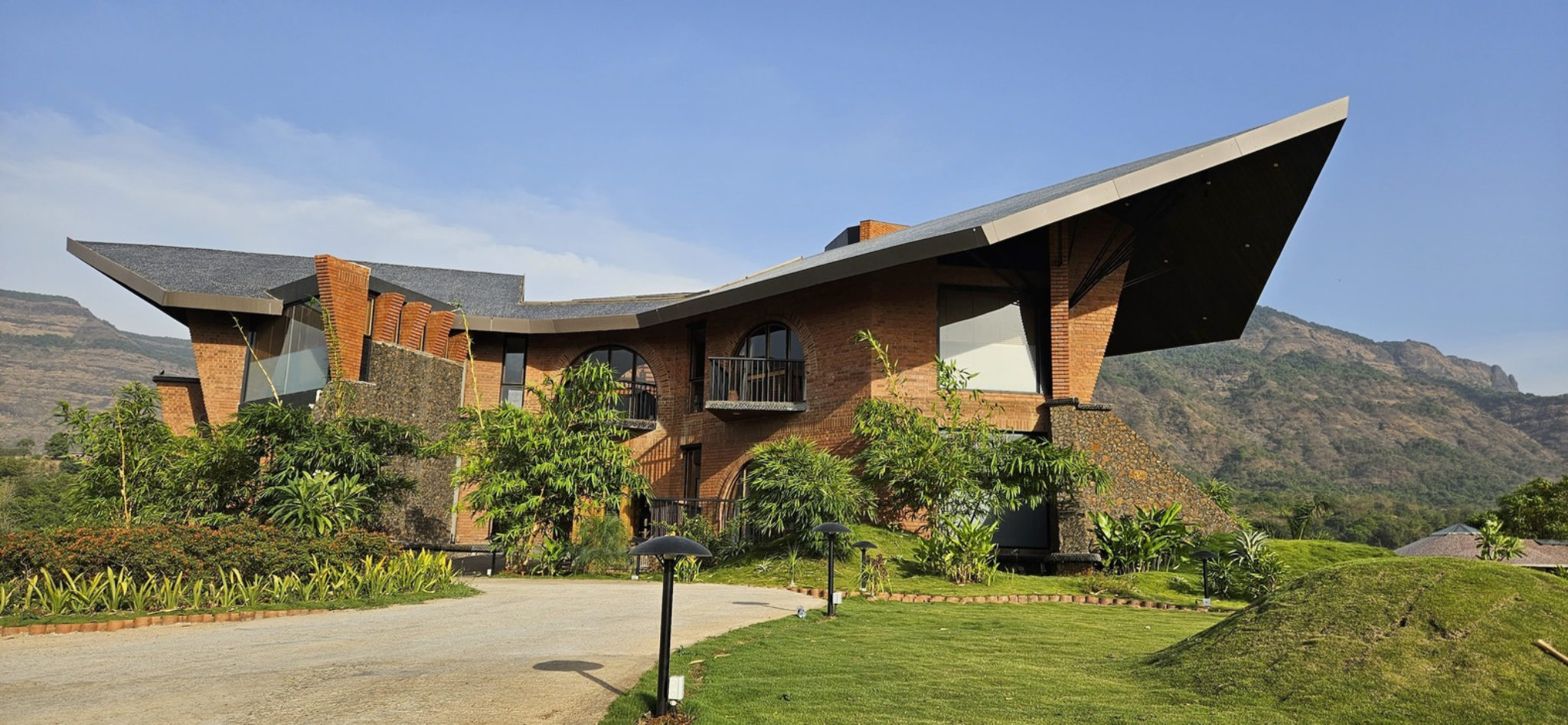 Mountain Dust House | Mahesh Naik - Arch2O.com
