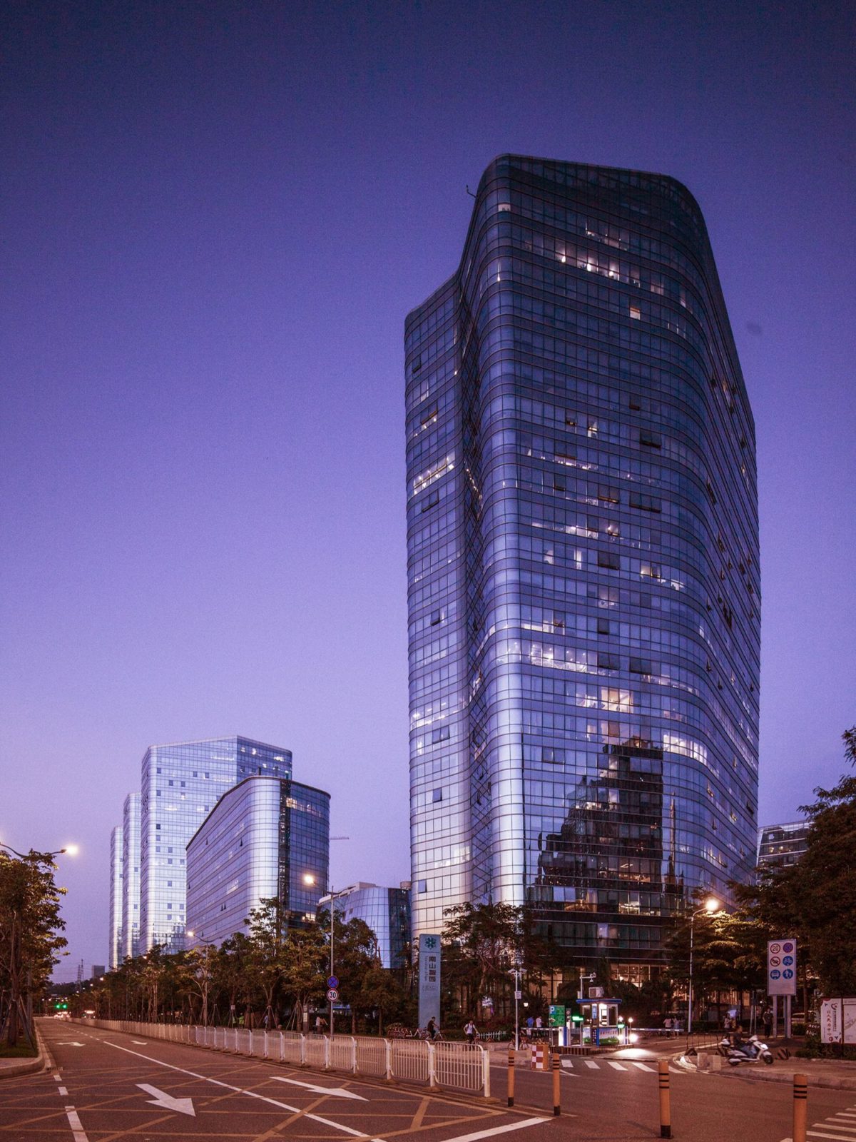 NanFang University Technology Park and B1 Tower Building | Saltans ...