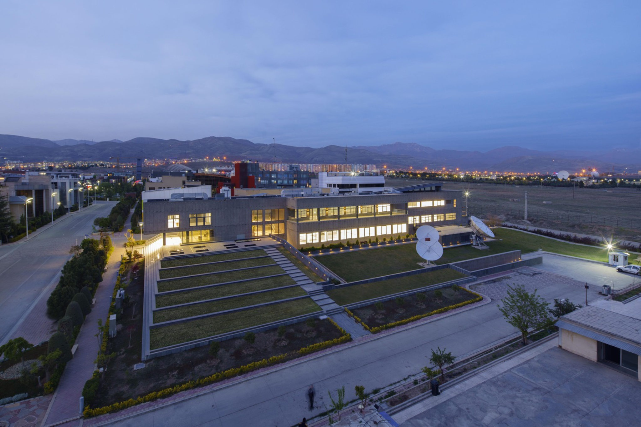 Saman Satellite Office Building | Hooba Design - Arch2O.com