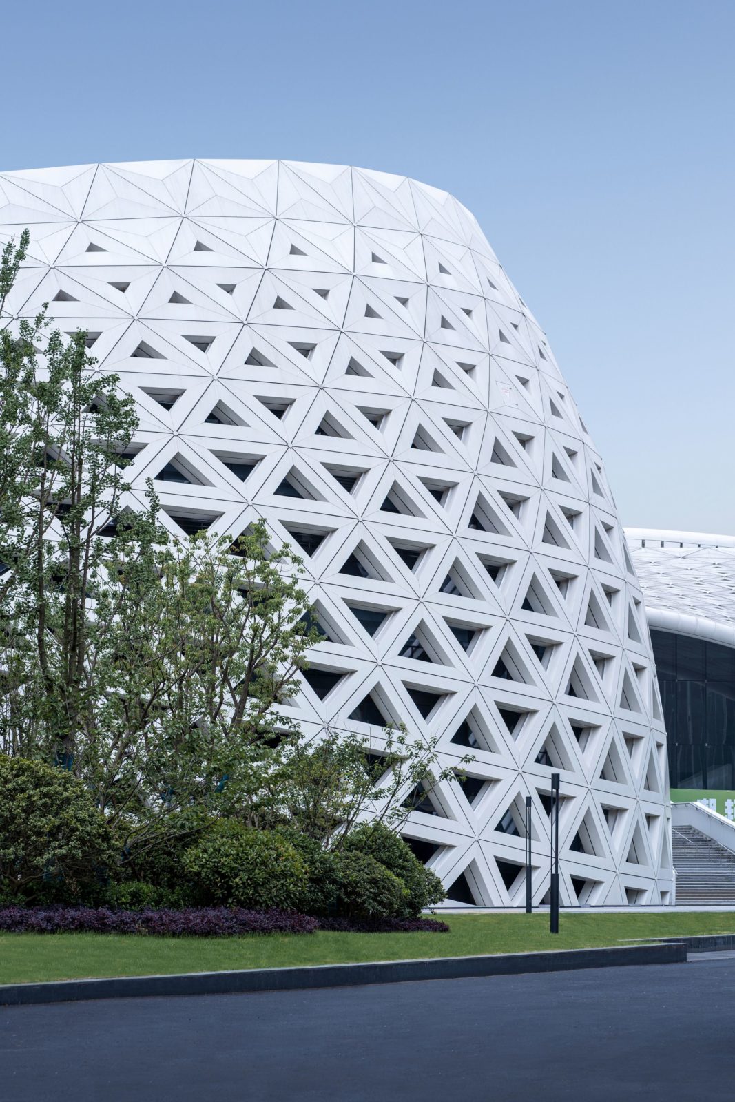 Golden Sands Lake Grand Theater | CCTN Design - Arch2O.com