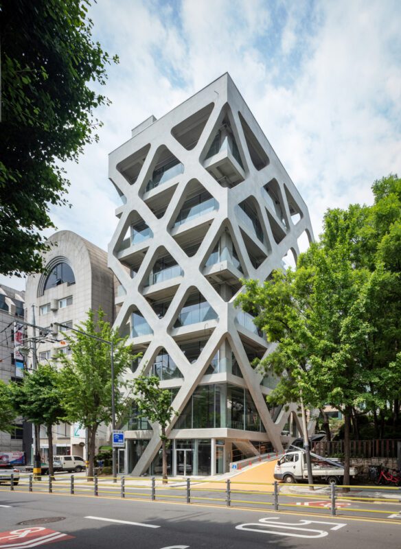 Folded Ground Neighborhood Facility | LIFE Architects - Arch2O.com