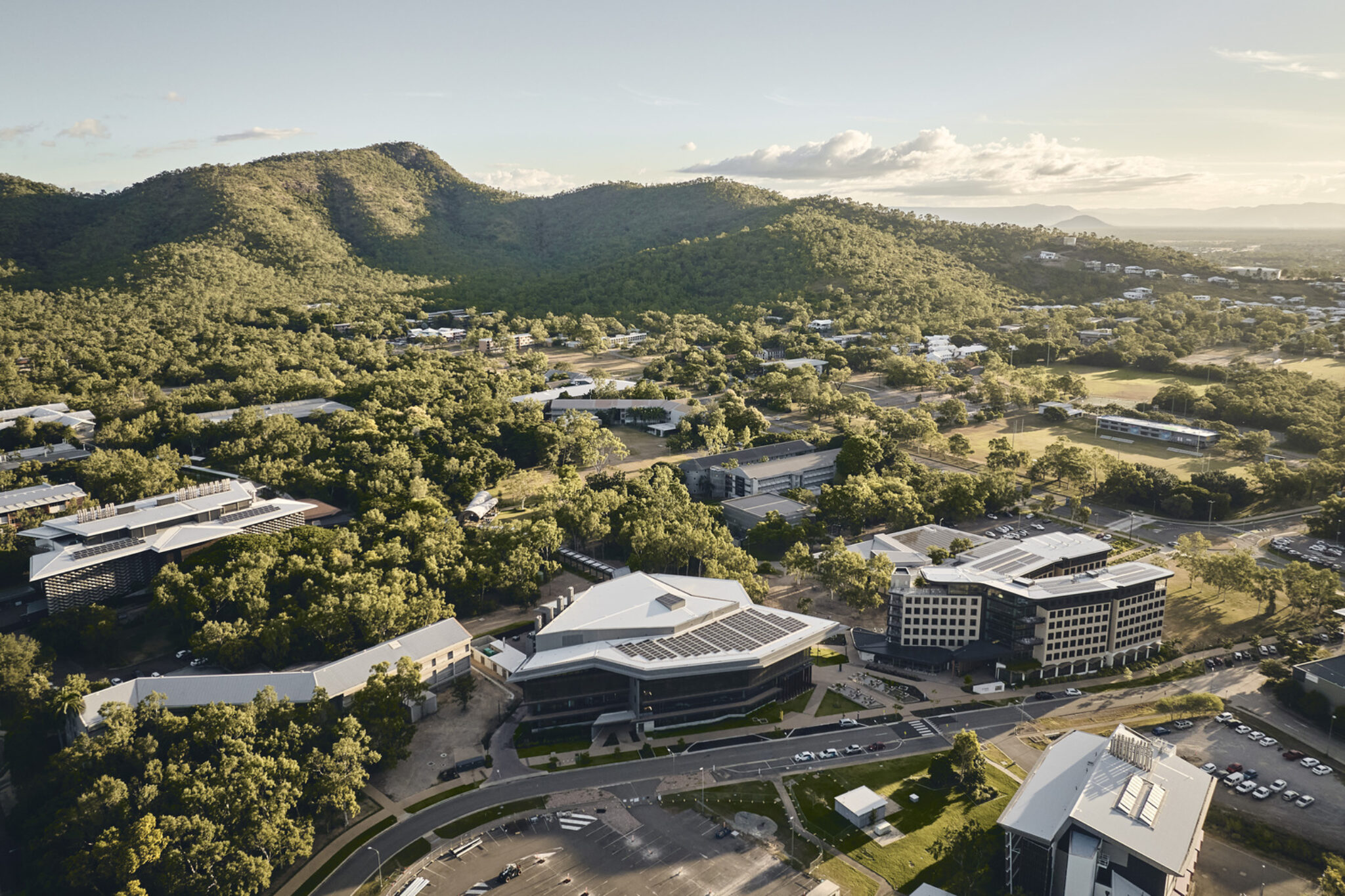 James Cook University Engineering & Innovation Place | KIRK Studio + i4 ...
