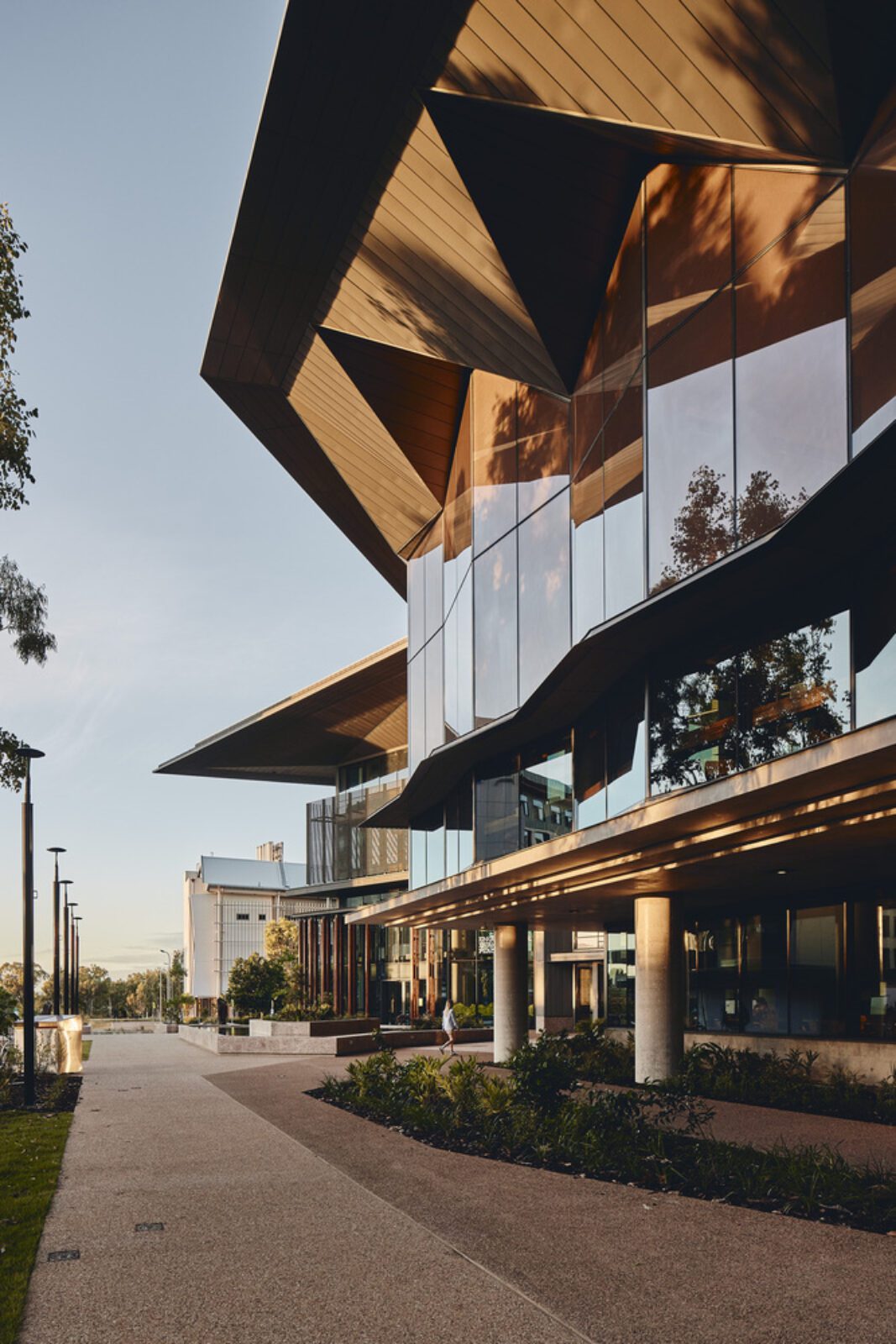 James Cook University Engineering & Innovation Place | KIRK Studio + i4 ...