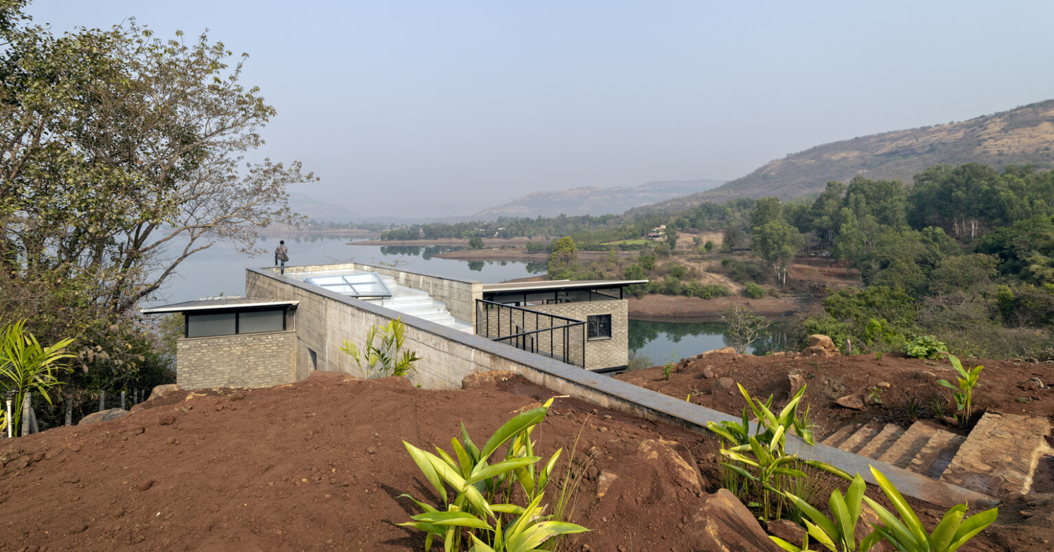 Oblique House | Red Brick Studio - Arch2O.com