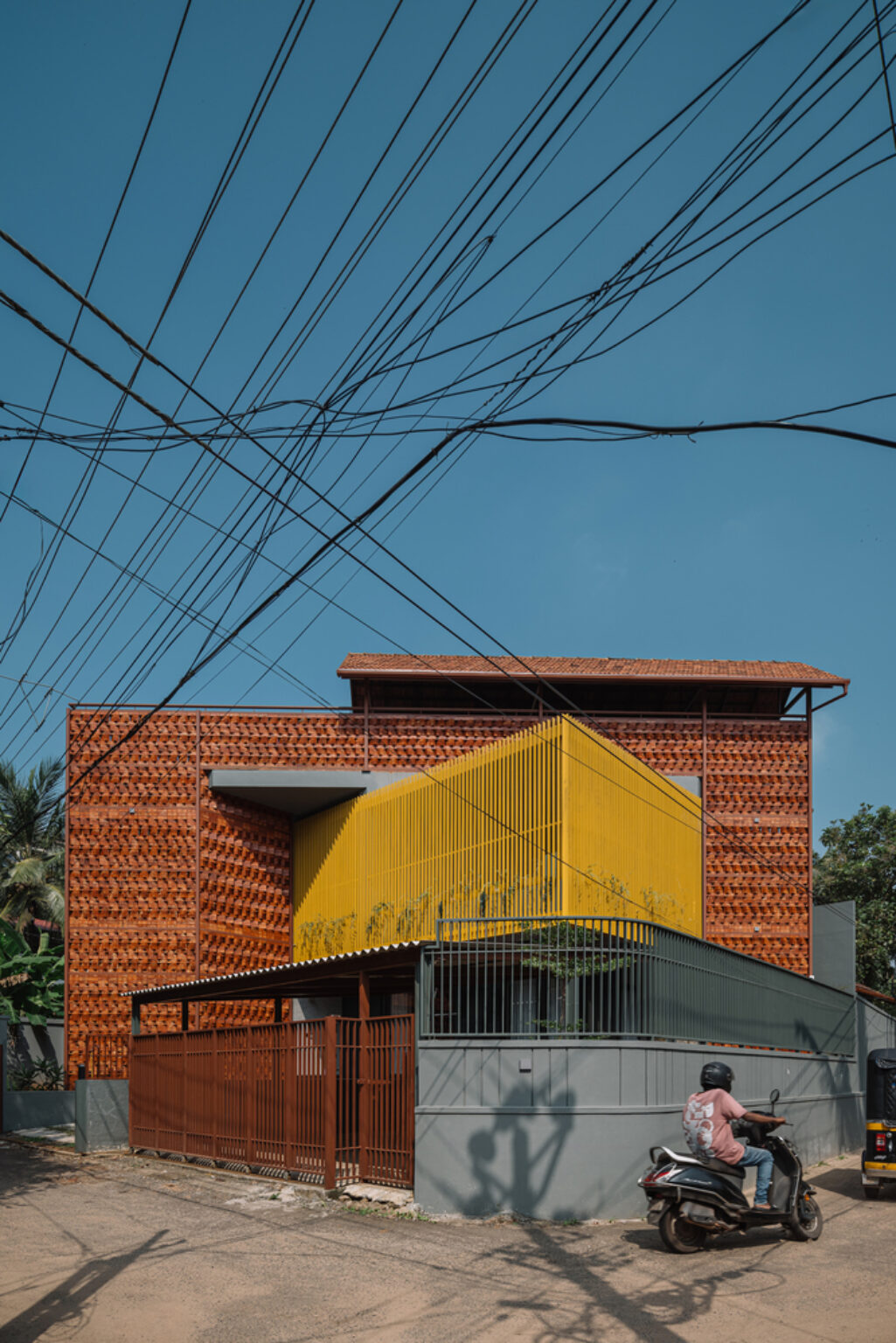 The Yellow Box | Aslam Sham Architects – Arch2O.com